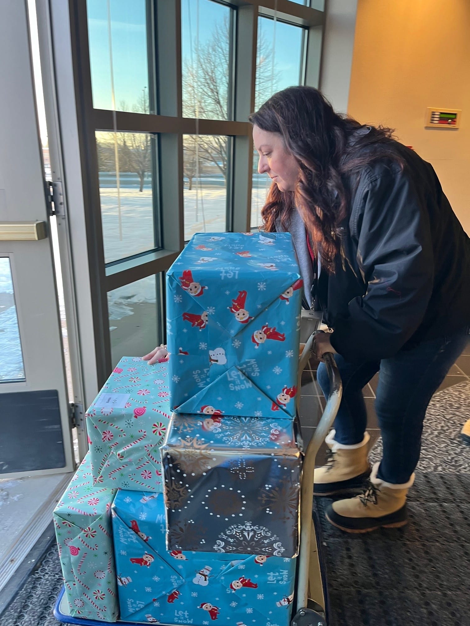 Employees purchase gifts for 39 families - MDU Resources Group Inc.