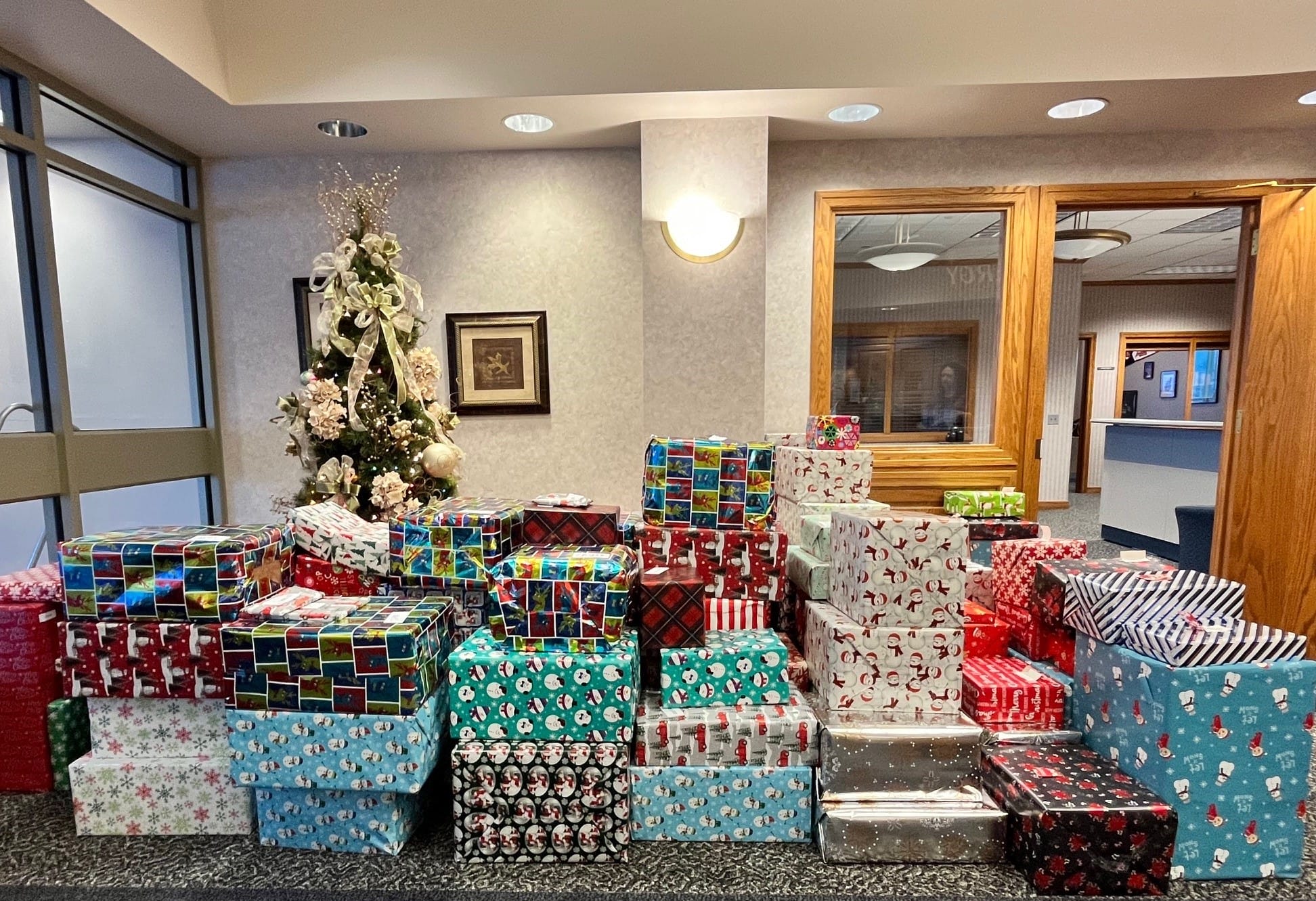 Employees purchase gifts for 39 families - MDU Resources Group Inc.